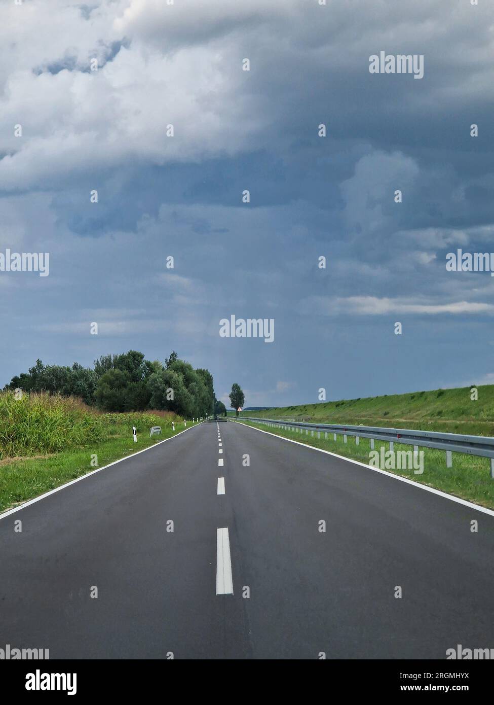 Straight into the sky hi-res stock photography and images - Alamy