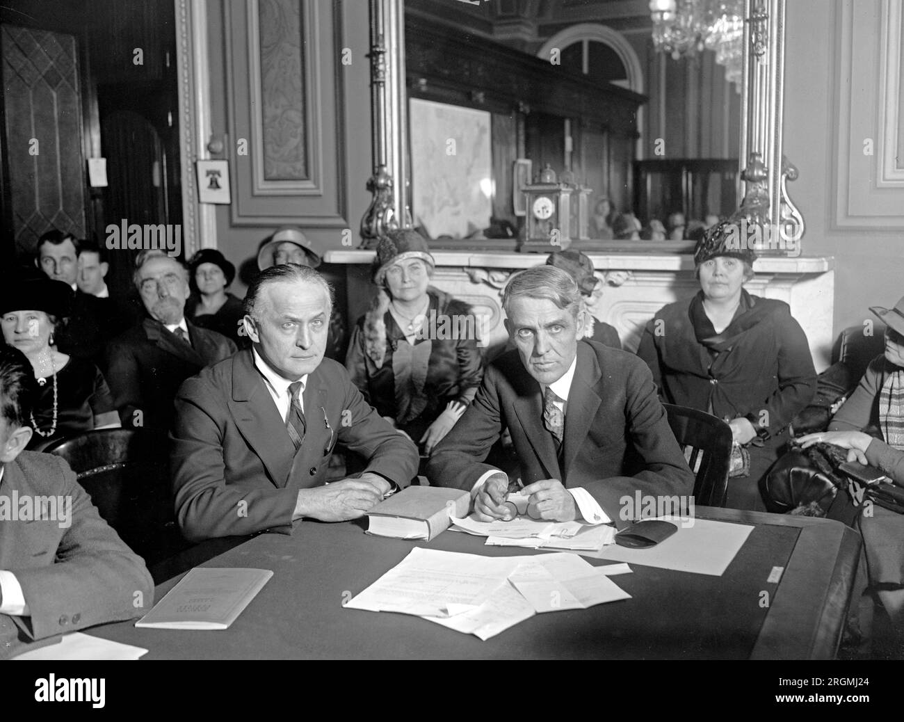 Houdini images Black and White Stock Photos & Images - Alamy