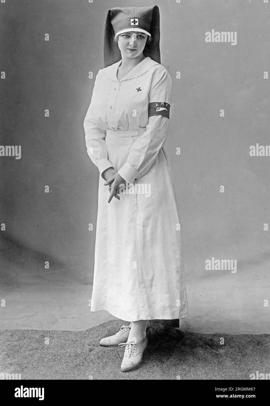 Portrait of a nurse wearing an American Red Cross uniform ca. 1910s ...