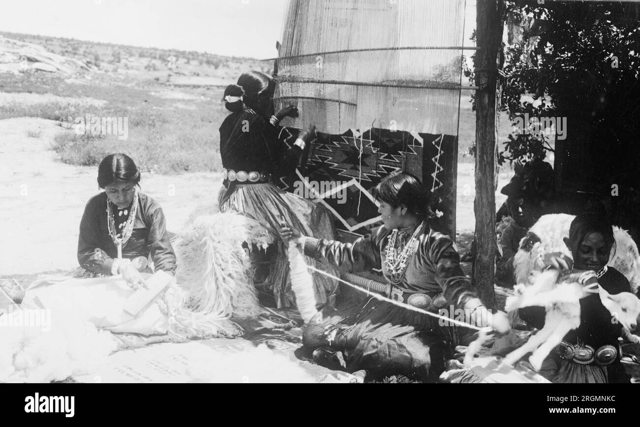 Navajo native american indians Black and White Stock Photos & Images ...