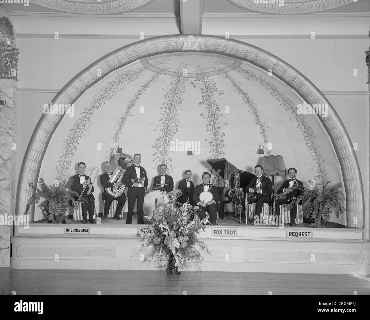 Vintage orchestra Black and White Stock Photos & Images - Alamy