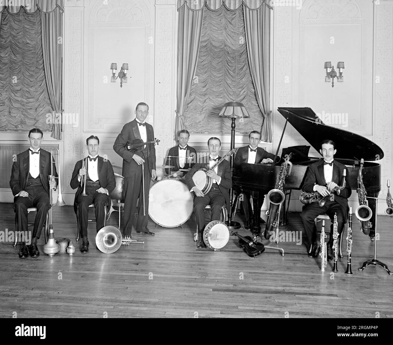 Happy Walker Orchestra ca. 1910-1925 Stock Photo - Alamy