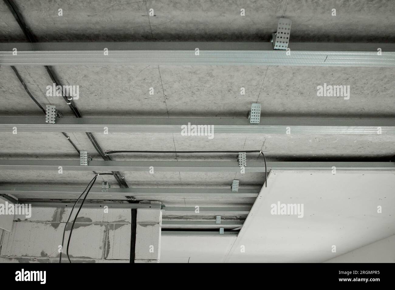 Suspended ceiling structure with profiles for installation of ceiling ...