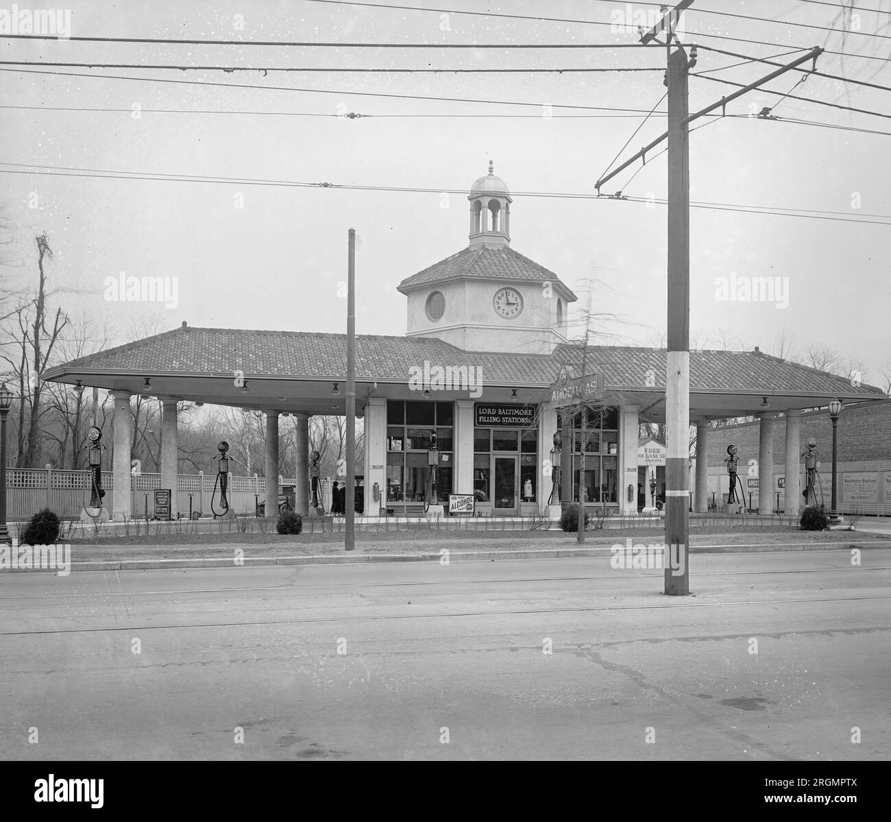Early 1900s gas station hi-res stock photography and images - Alamy