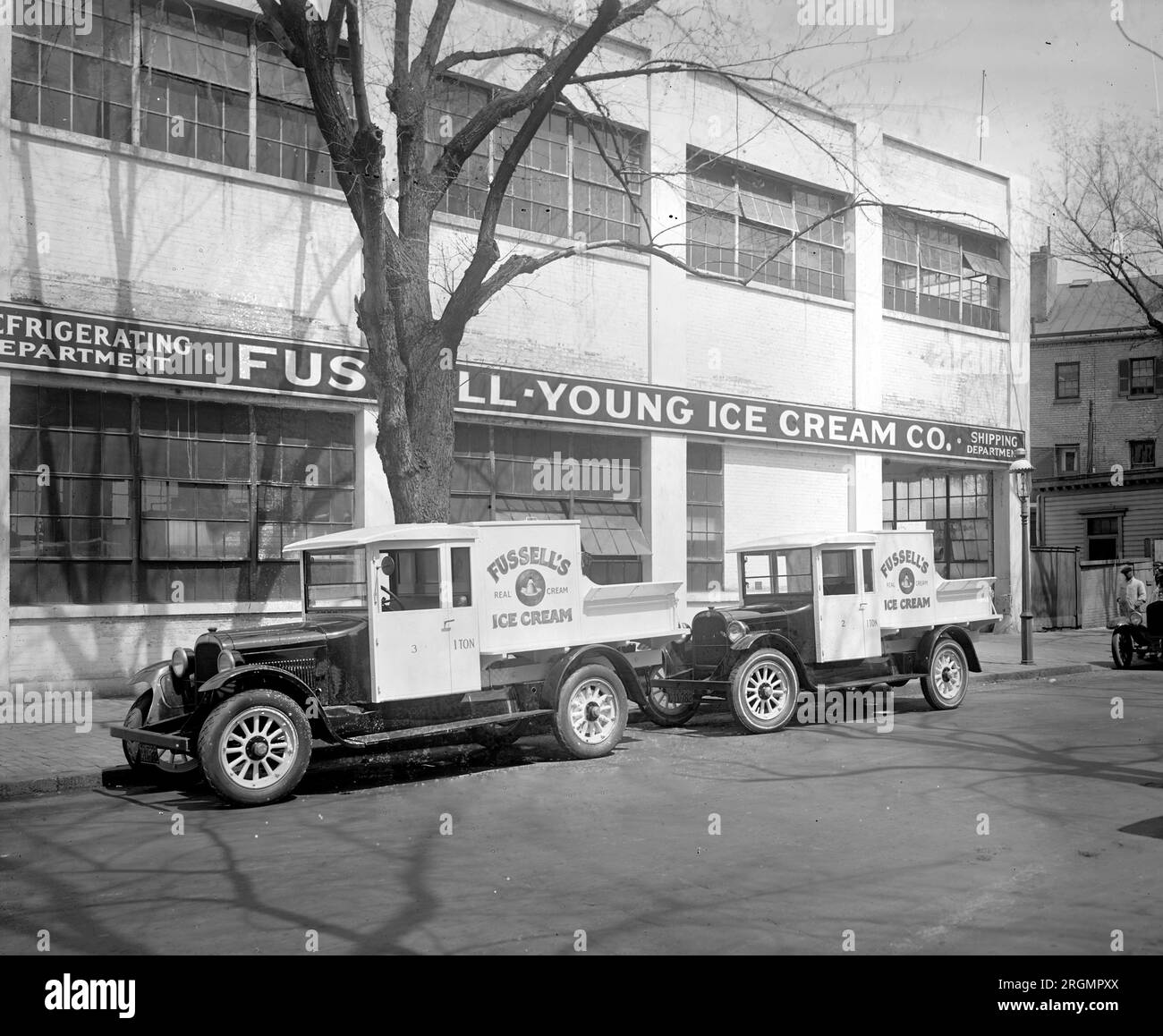 1920s ice cream truck hi-res stock photography and images - Alamy