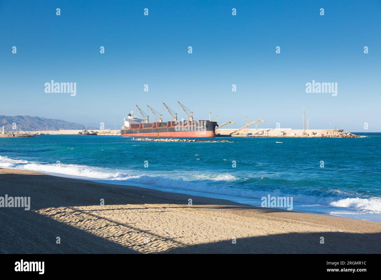 Cargo ship loading hi-res stock photography and images - Alamy