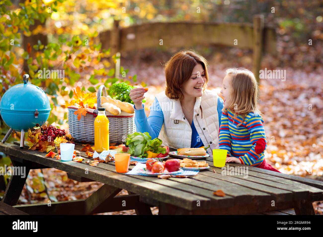 Family bbq drink hi-res stock photography and images - Alamy