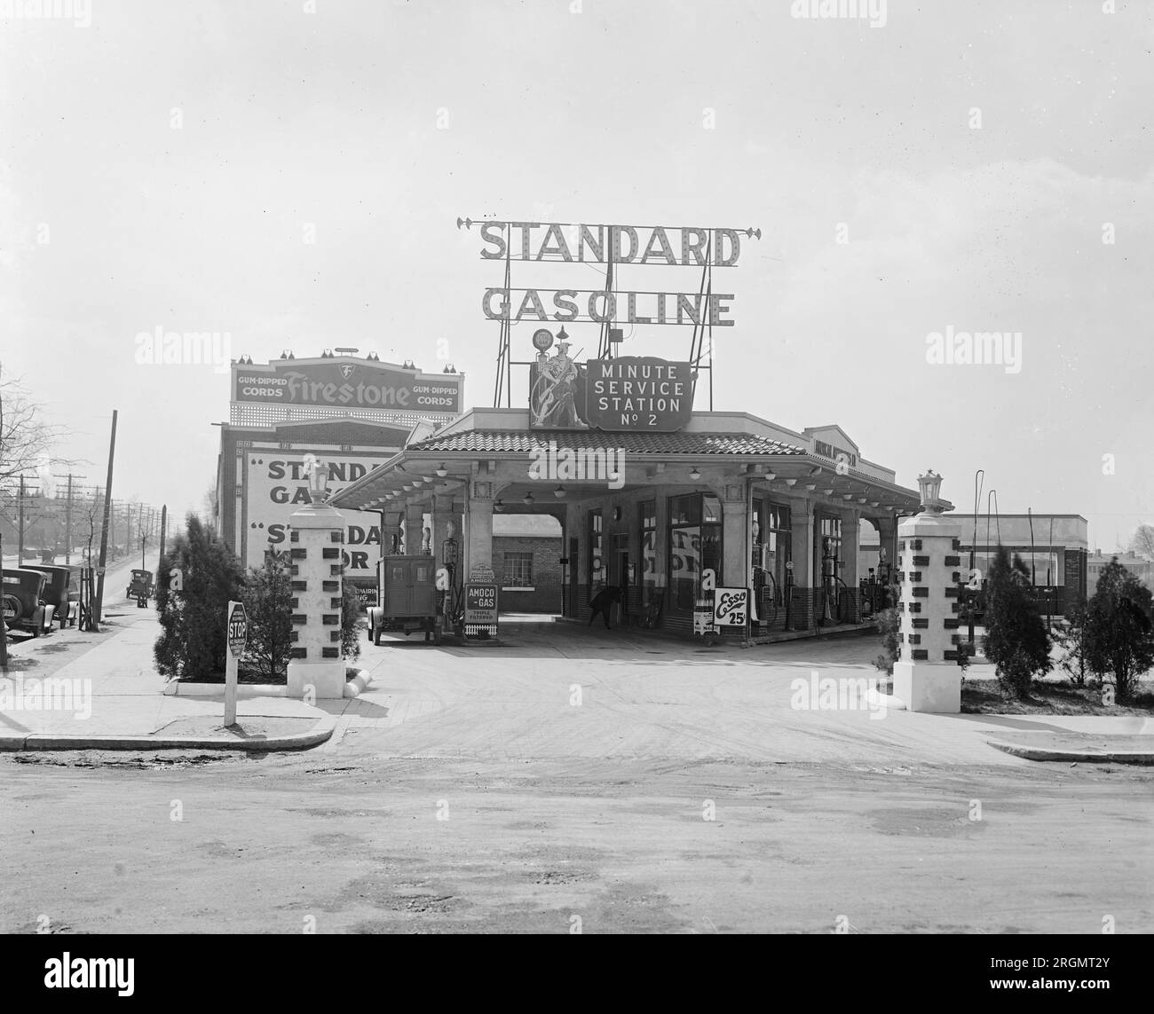 Historical standard gas station hi-res stock photography and images - Alamy