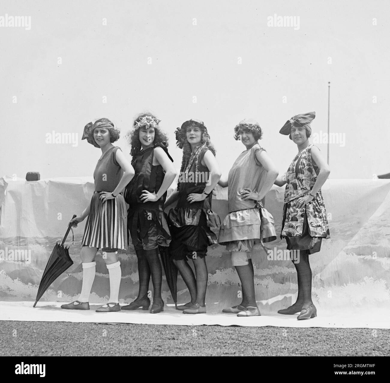 1920s women in bathing suits hi-res stock photography and images - Alamy