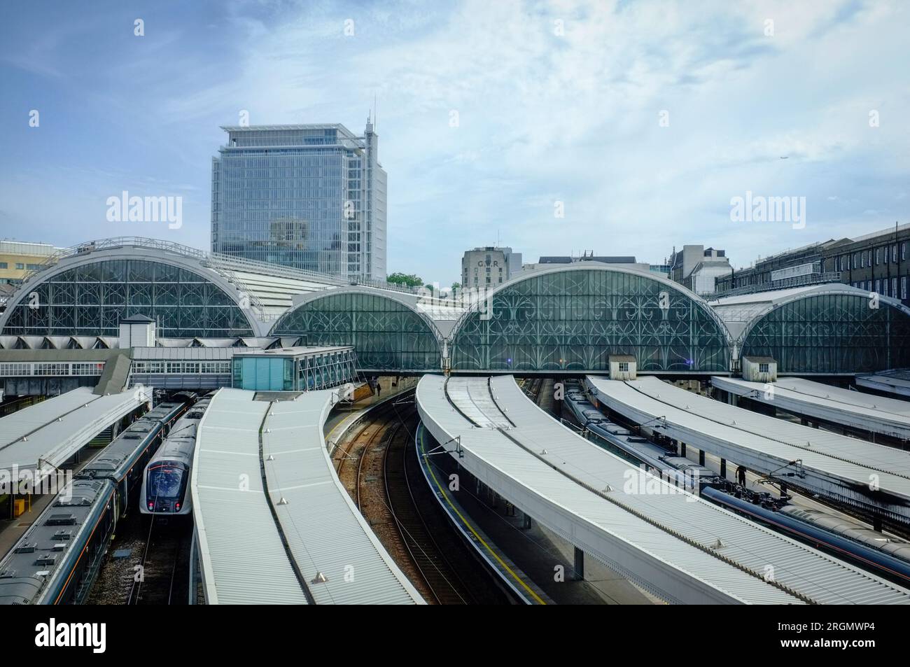 Platforms at Paddington Station, London, UK Stock Photo - Alamy