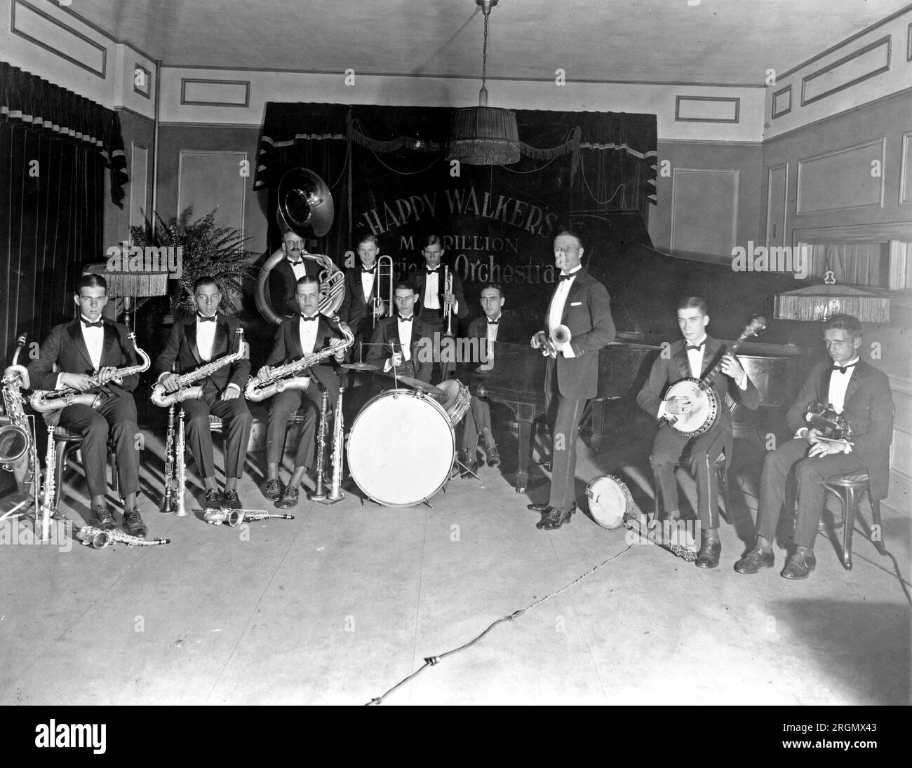 1920s orchestra hi-res stock photography and images - Alamy