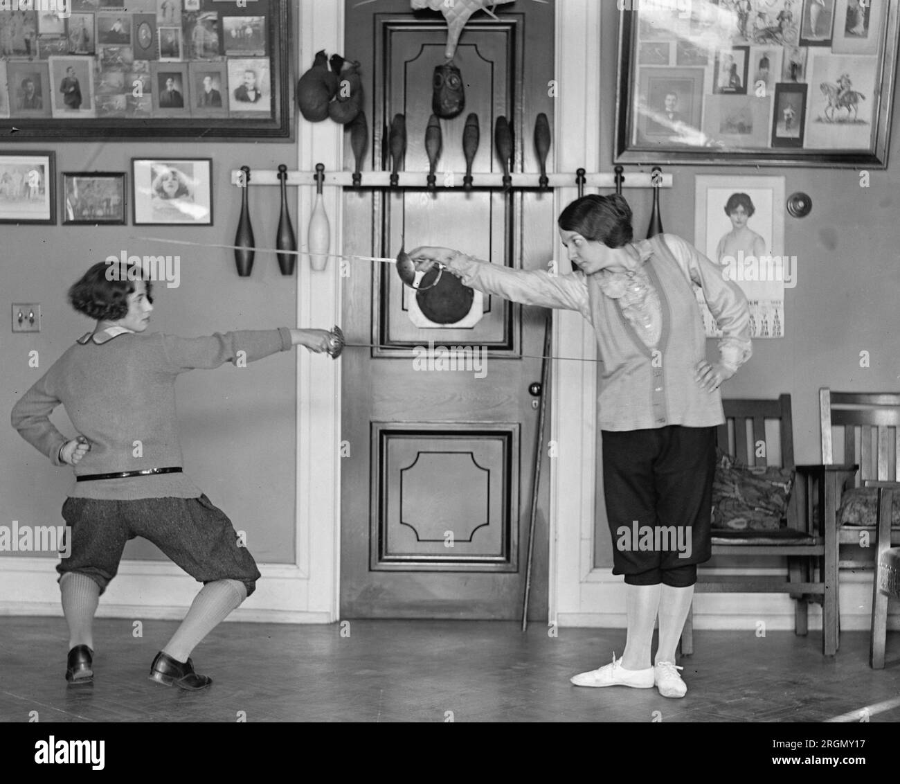 1920s fencing hi-res stock photography and images - Alamy