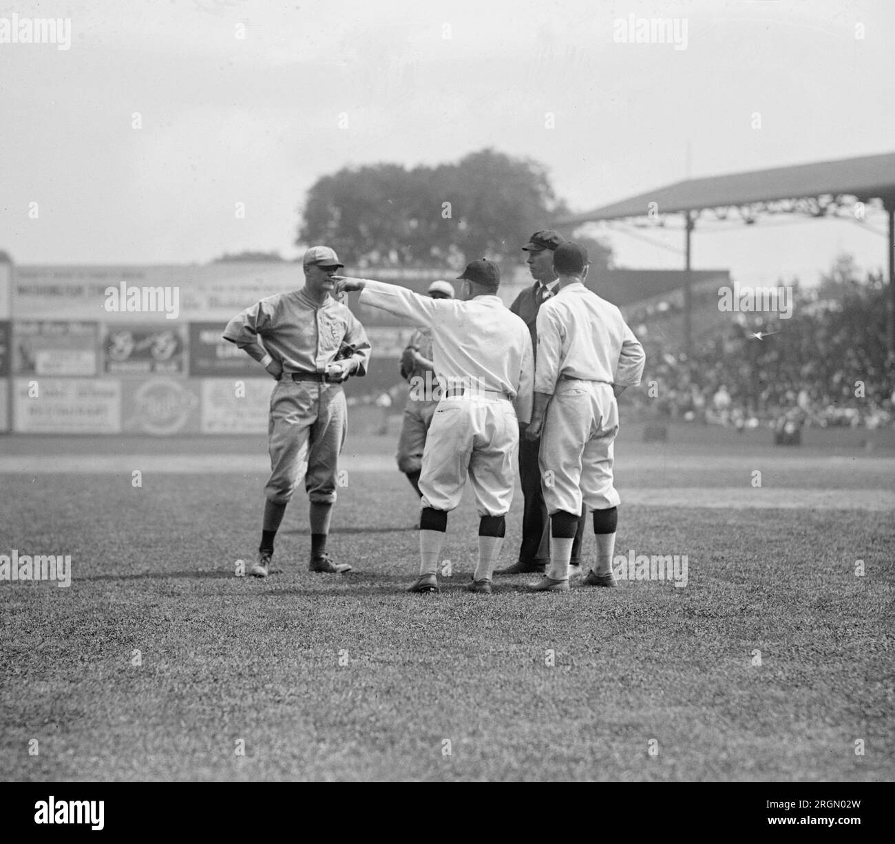 Early 1900s umpire hi-res stock photography and images - Alamy