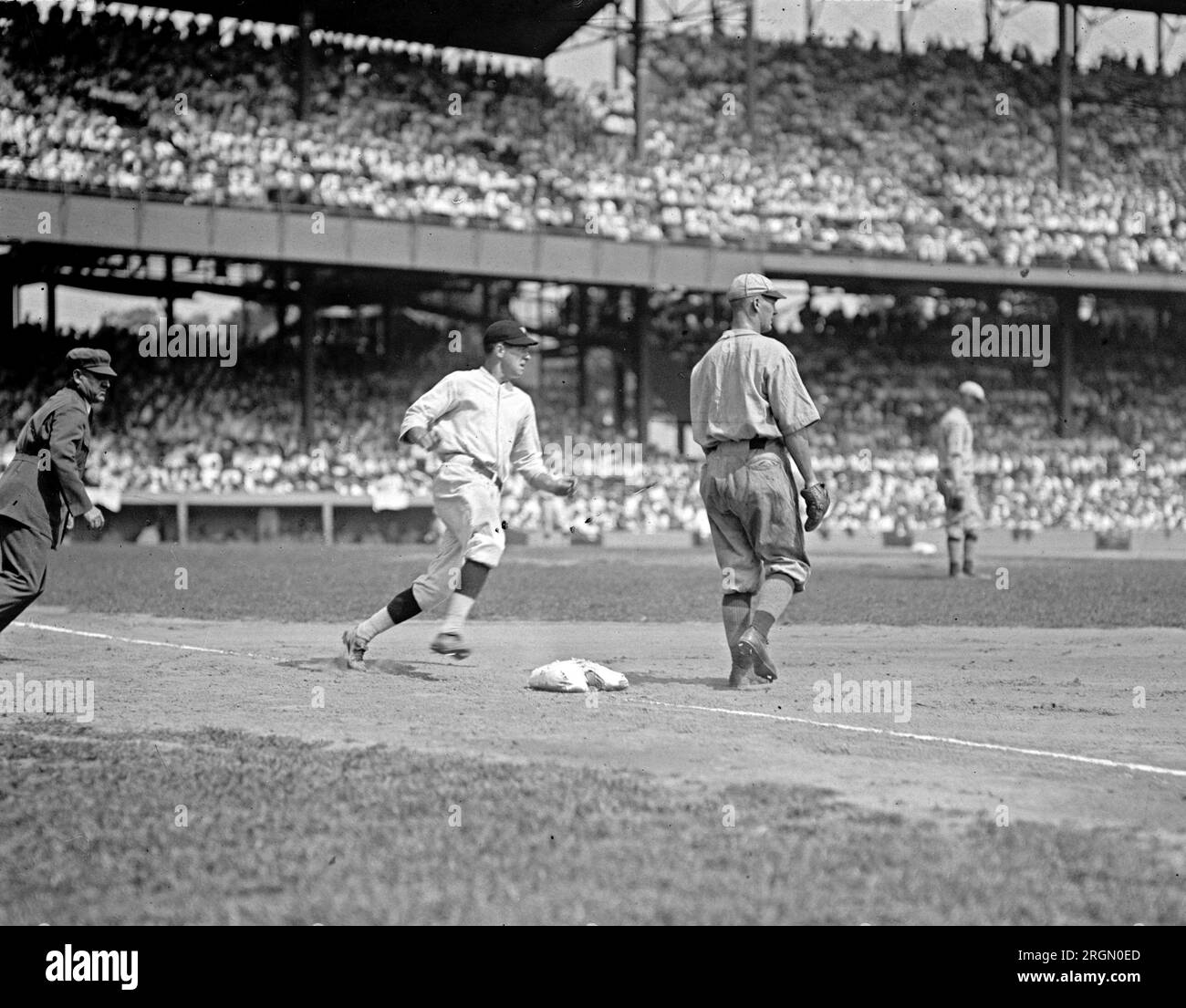 Baseball first base Black and White Stock Photos & Images - Alamy