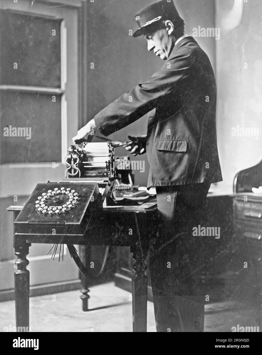 Telegraph machine hi-res stock photography and images - Alamy