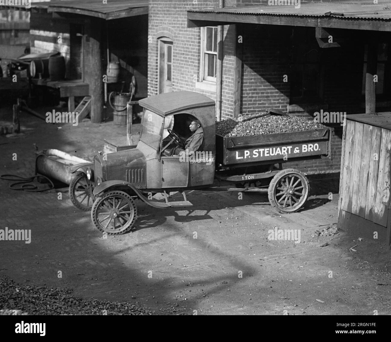 1920s delivery truck hi-res stock photography and images - Alamy