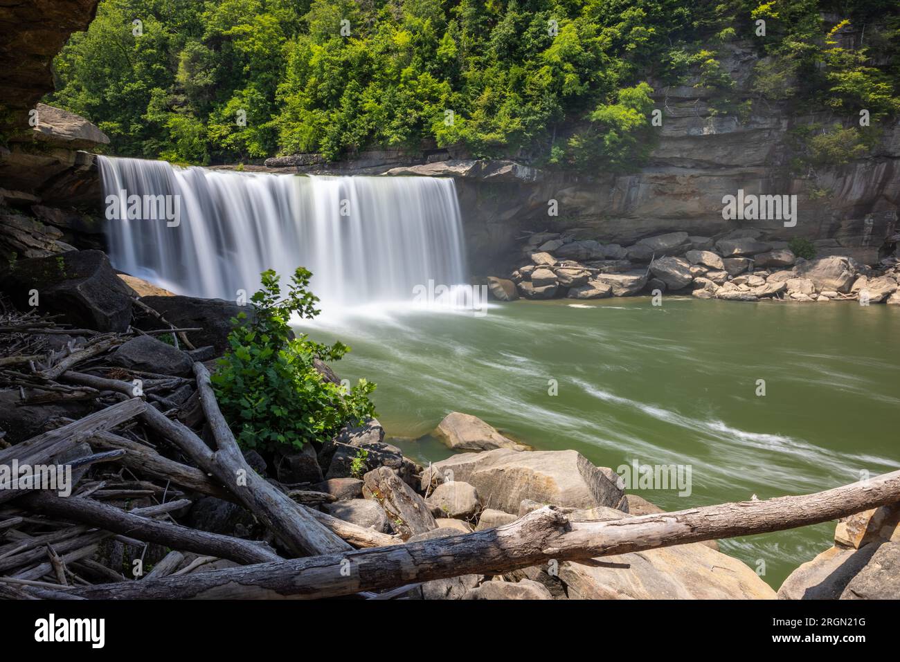 Cumberland Falls - A large waterfall in a gorge in Kentucky Stock Photo ...