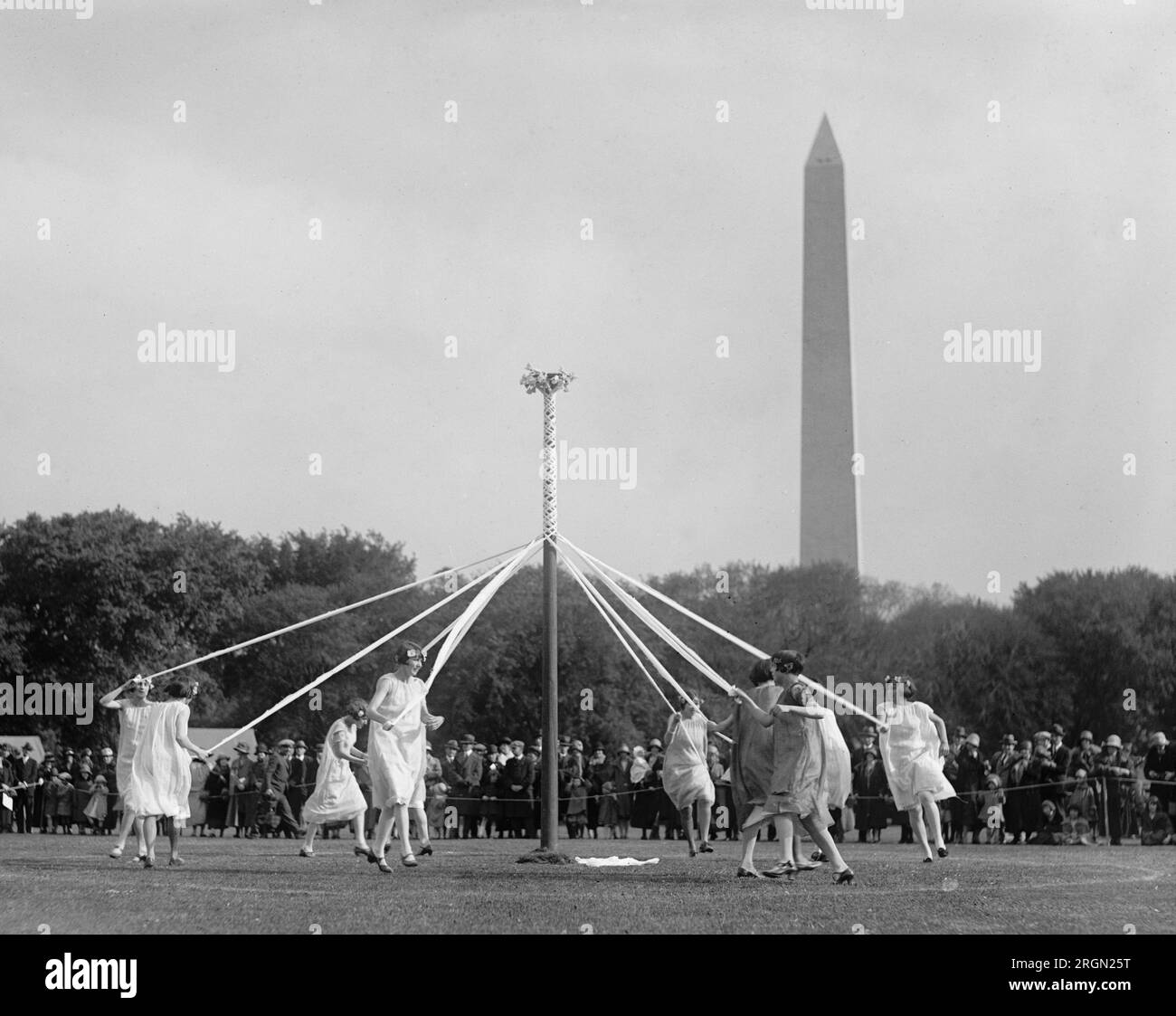 May pole dance hi-res stock photography and images - Alamy