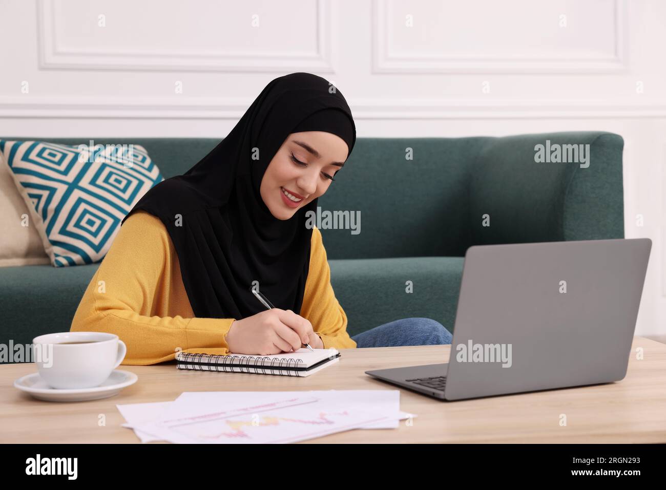 Woman in hijab writing hi-res stock photography and images - Alamy