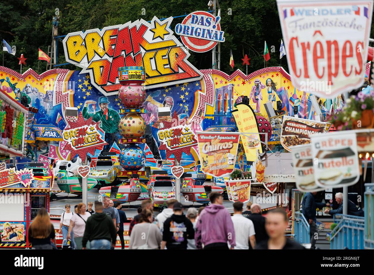 Vechta, Germany. 10th Aug, 2023. A ride ("Breakdancer") in action at ...