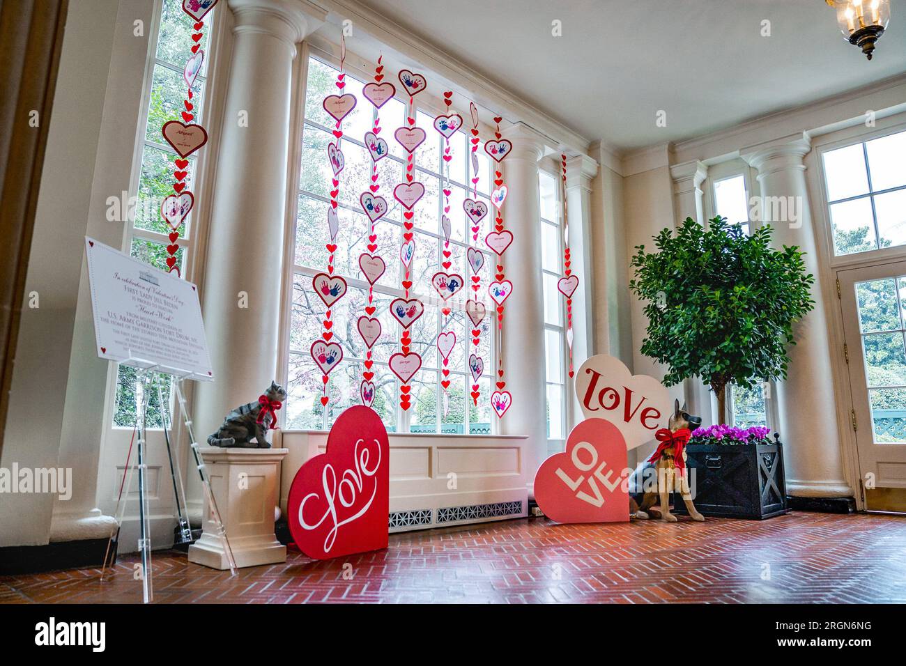 White house east wing hi-res stock photography and images - Alamy