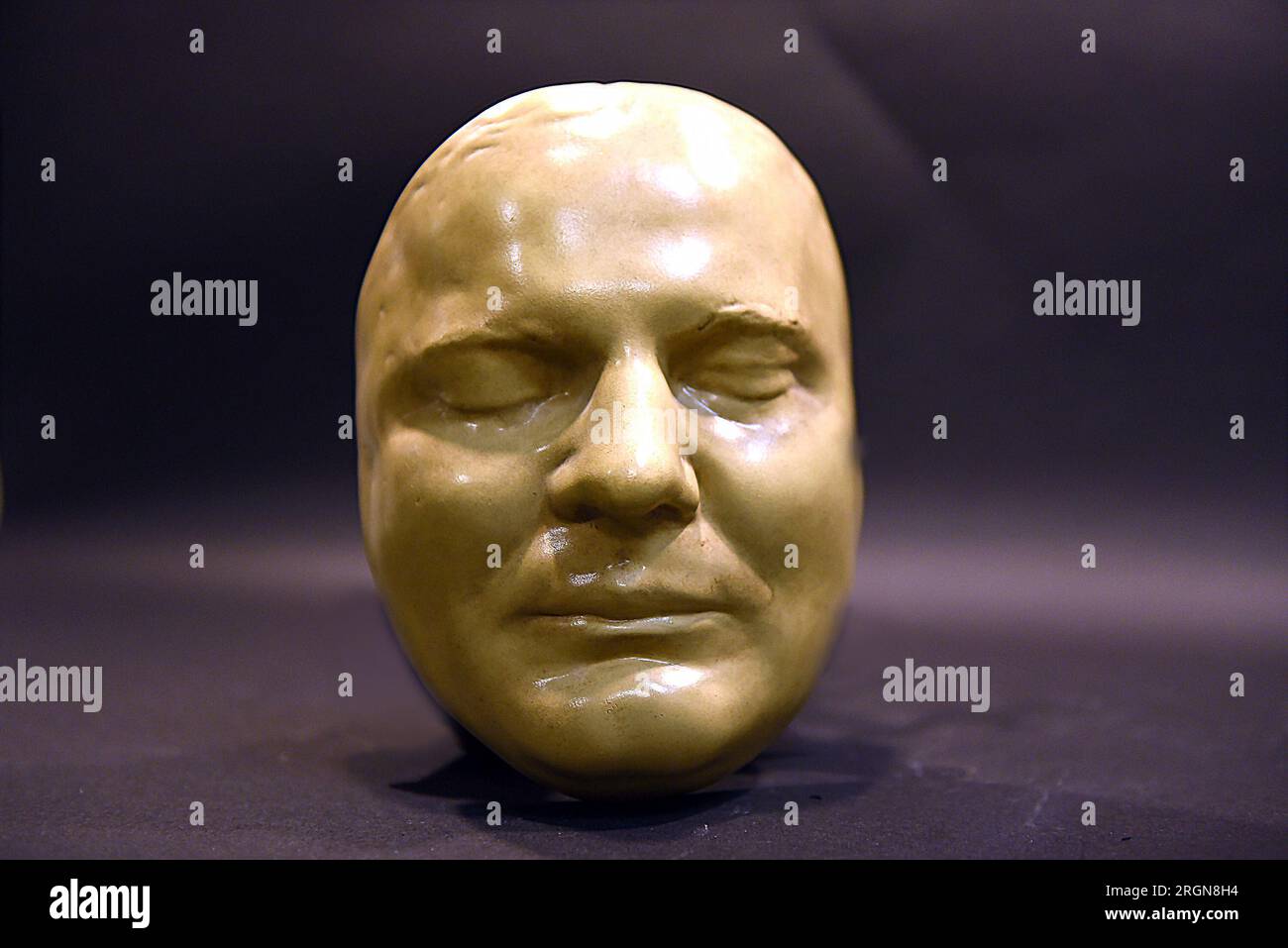Pretty boy floyd death mask hi-res stock photography and images - Alamy