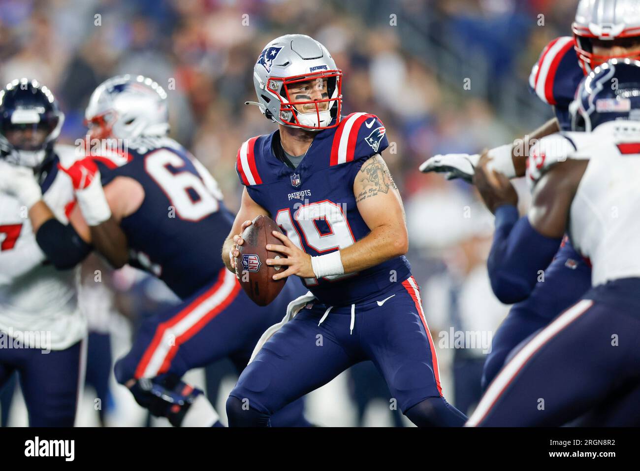 New England Patriots quarterback Trace McSorley (19) prepares to make a ...