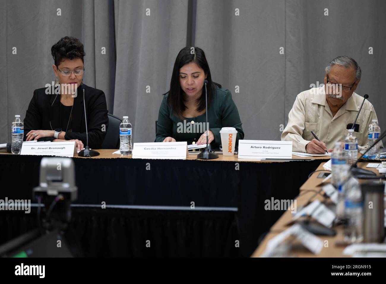 Reportage: Cecilia Hernandez, designated Federal Officer, calls a ...