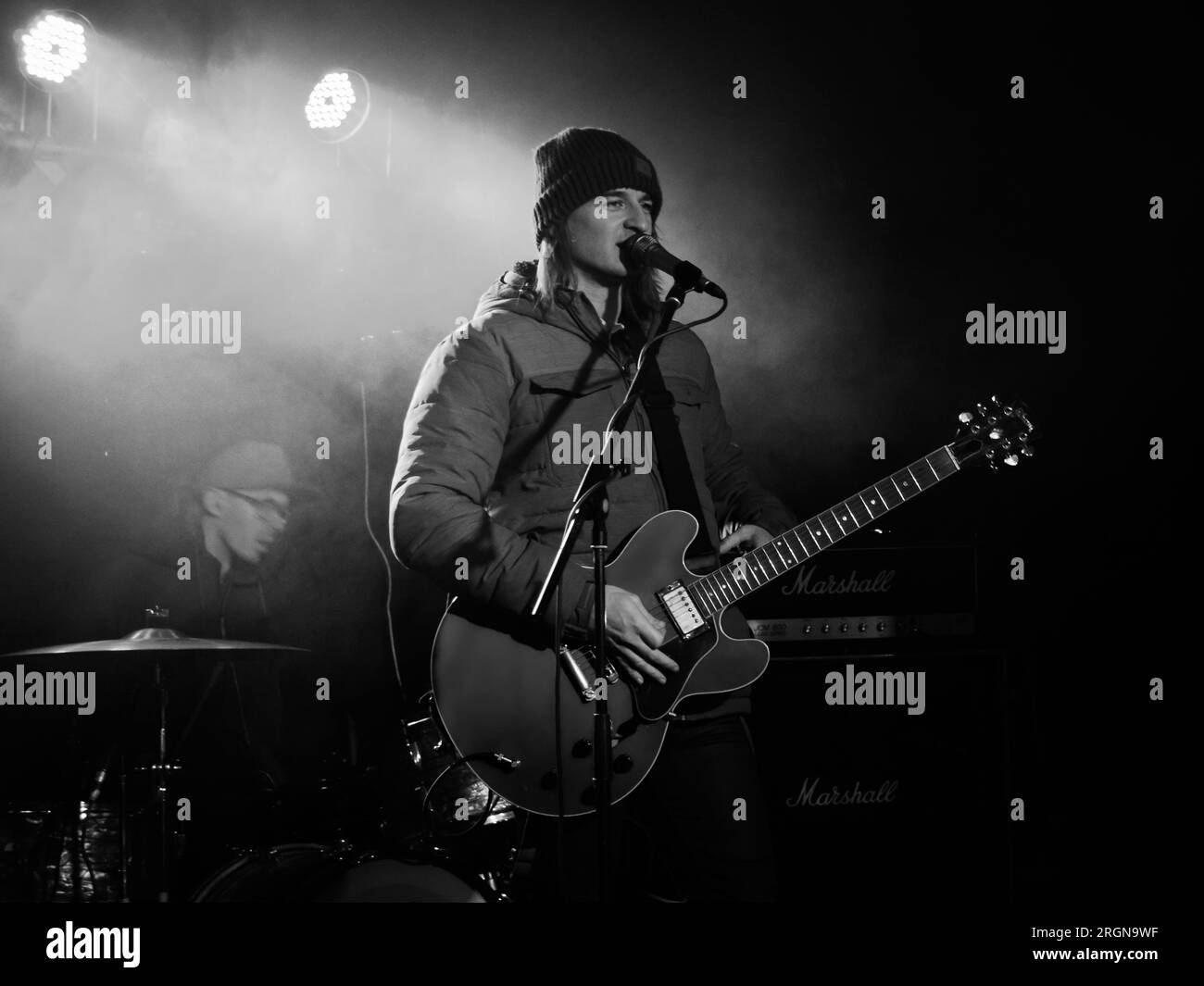 Performer on stage Black and White Stock Photos & Images - Alamy