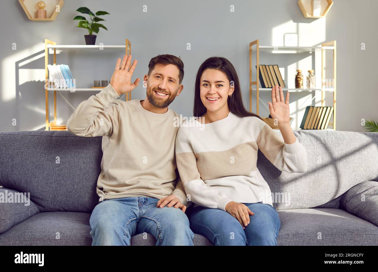 Goodbye couple waving on hi-res stock photography and images - Alamy