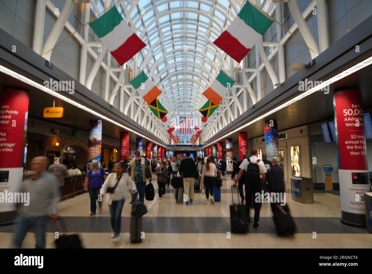 Chicago, United States. 07th Aug, 2023. Passengers walk through ...