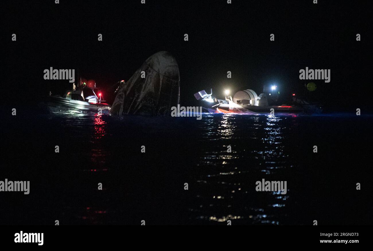 Reportage: NASA’s SpaceX Crew-3 Splashdown (May 2022) - Support teams ...