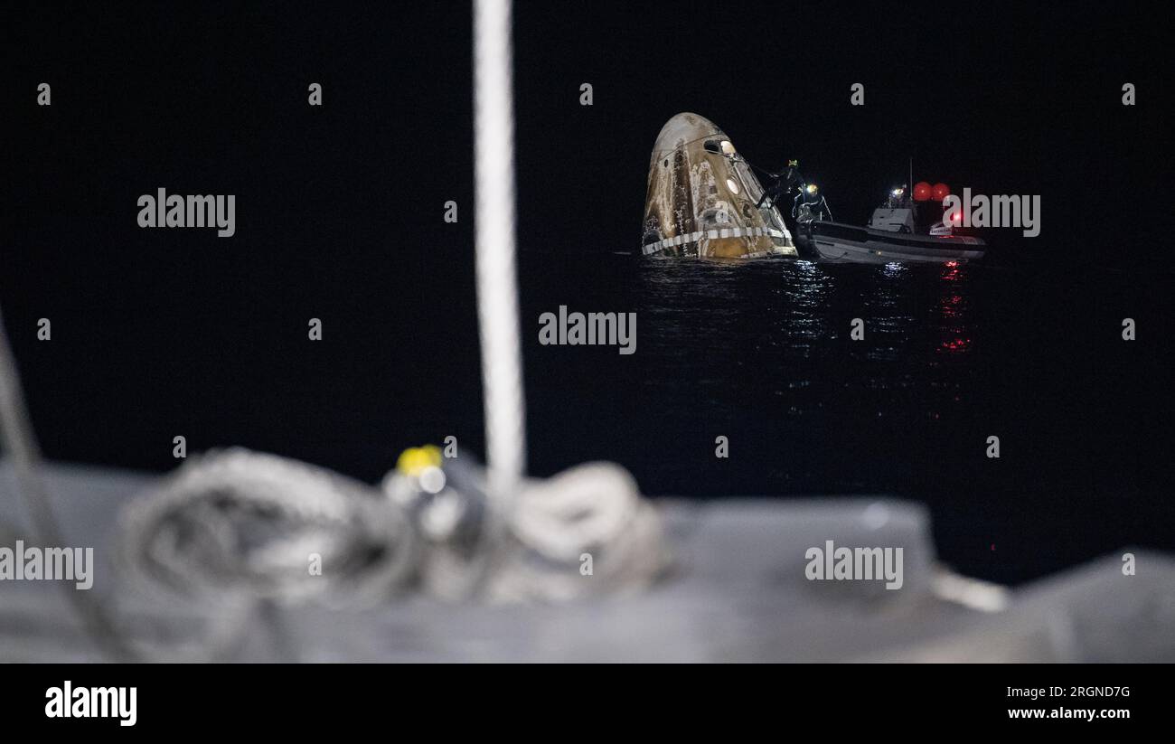 Reportage: NASA’s SpaceX Crew-3 Splashdown (May 2022) - Support teams ...