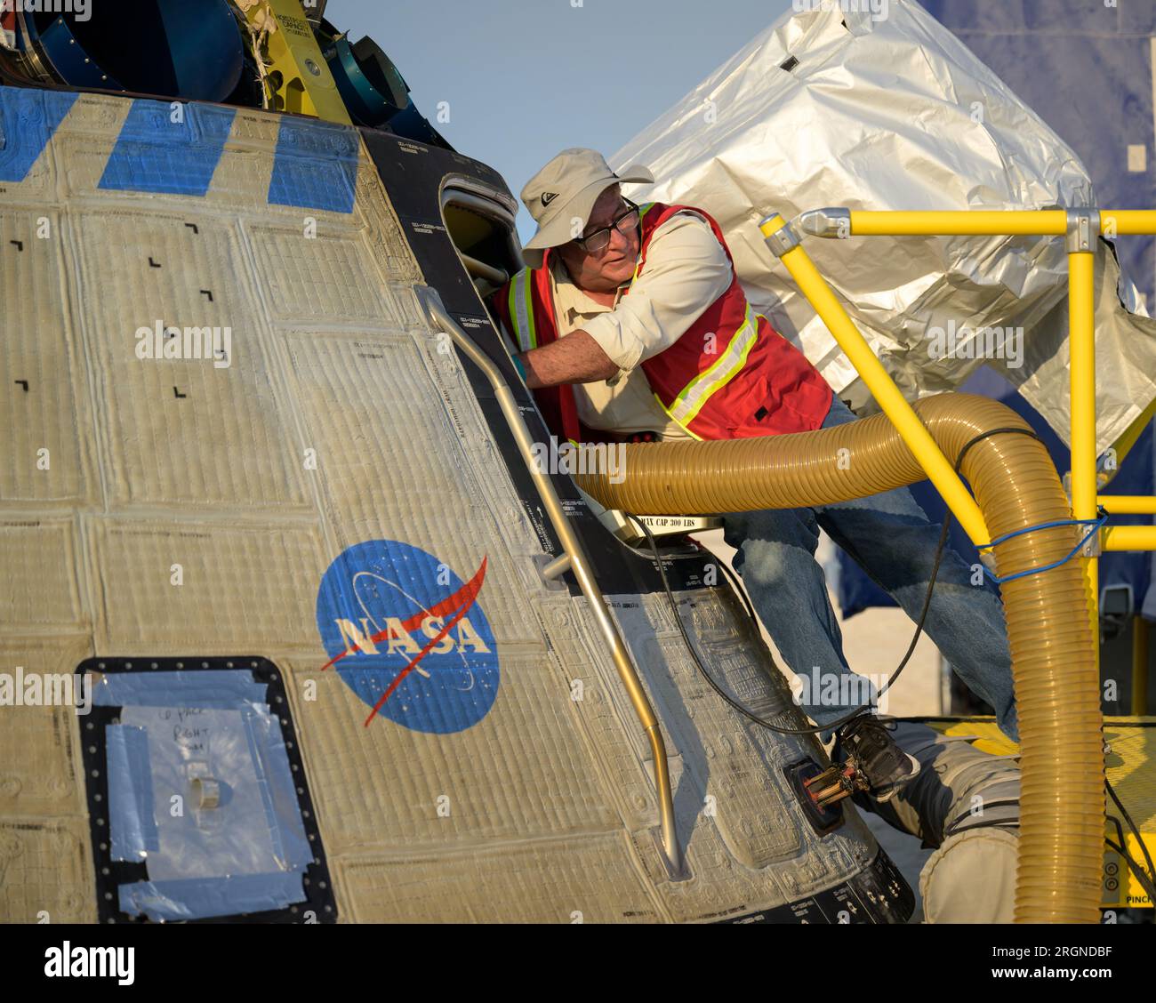 Boeing work crew hi-res stock photography and images - Alamy