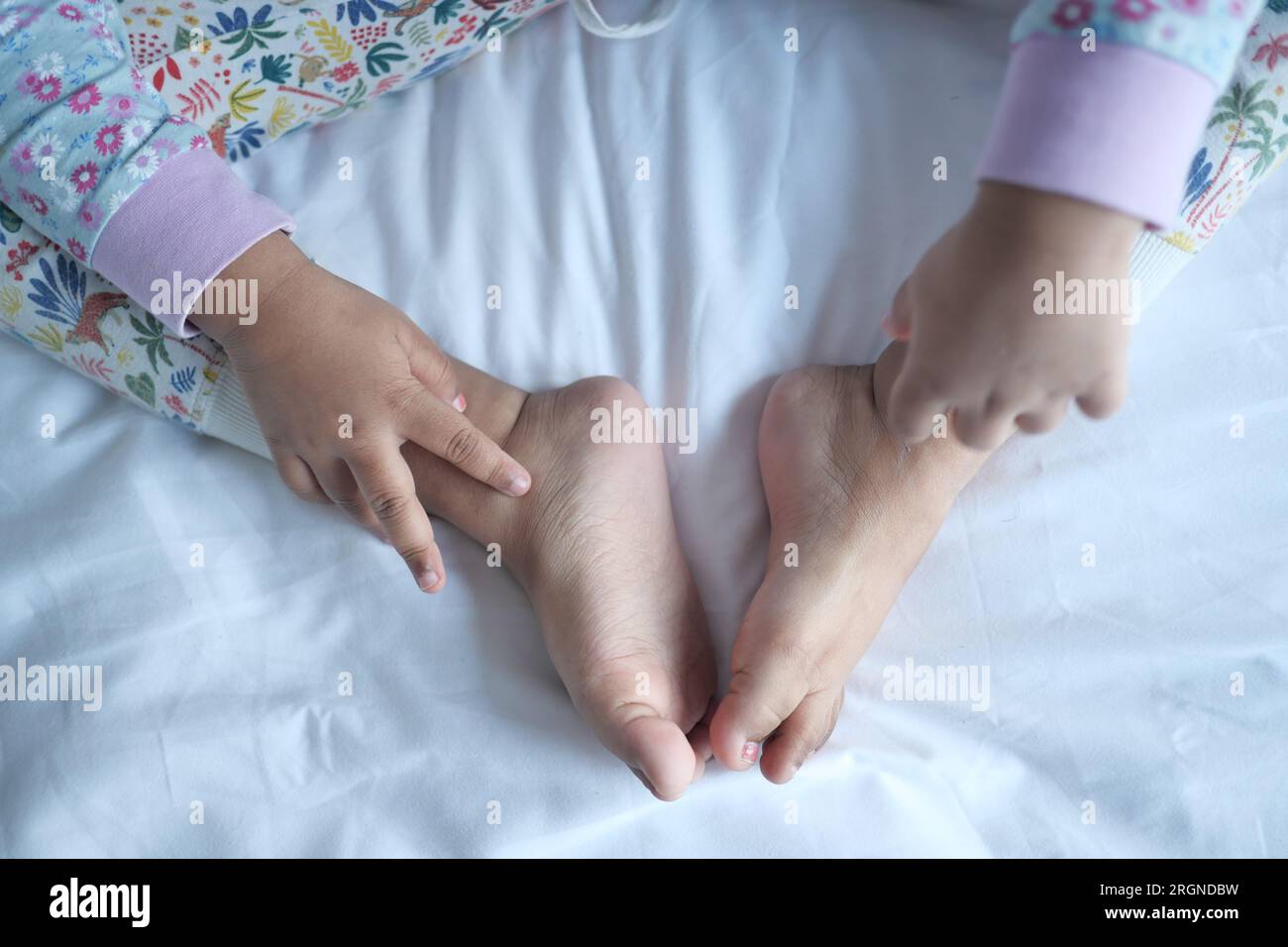 child girl suffering from itching skin, close up Stock Photo - Alamy