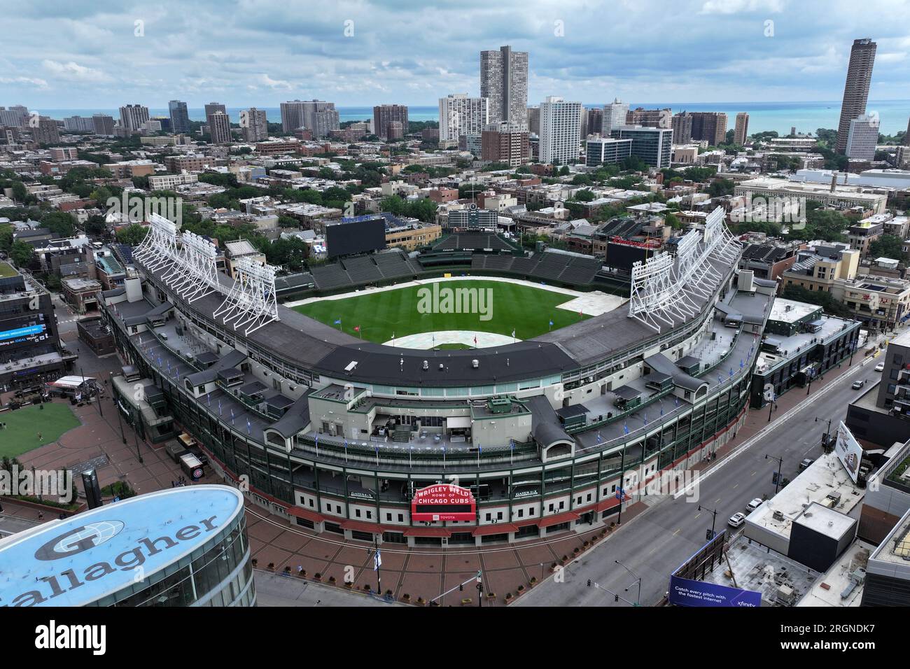 Wrigley field aerial hi-res stock photography and images - Alamy