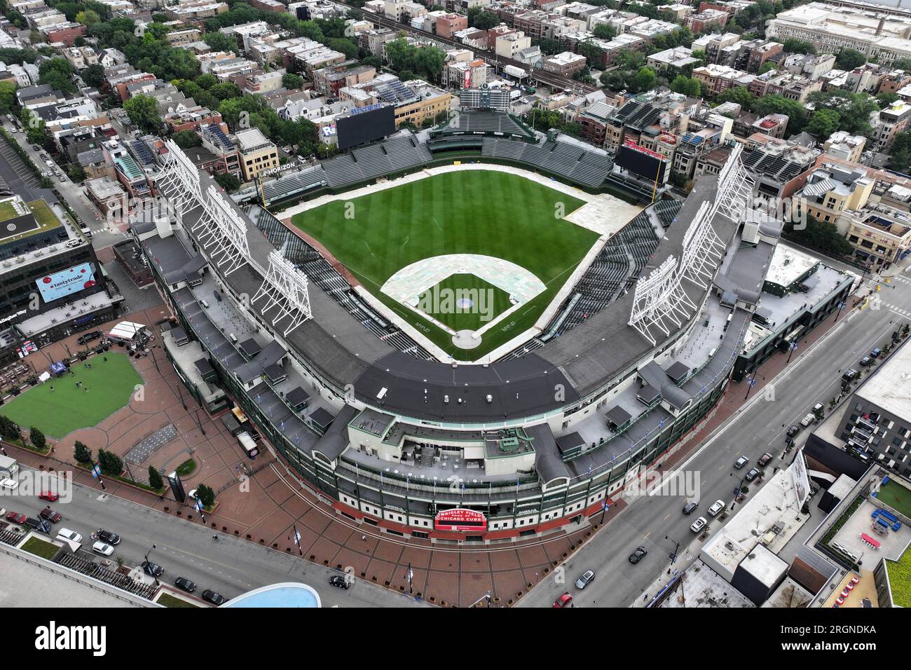 Chicago wrigley field aerial hi-res stock photography and images - Alamy