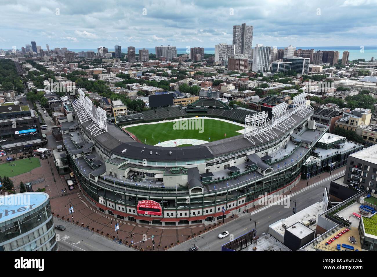 Chicago wrigley field aerial hi-res stock photography and images - Alamy