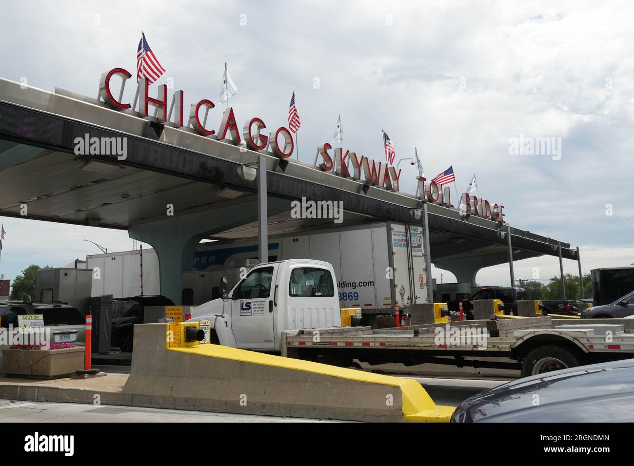 Motorists pass through the Chicago Skyway Toll Bridge plaza on the ...
