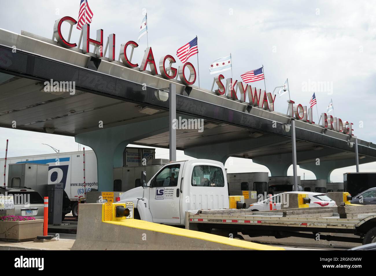 Motorists pass through the Chicago Skyway Toll Bridge plaza on the ...