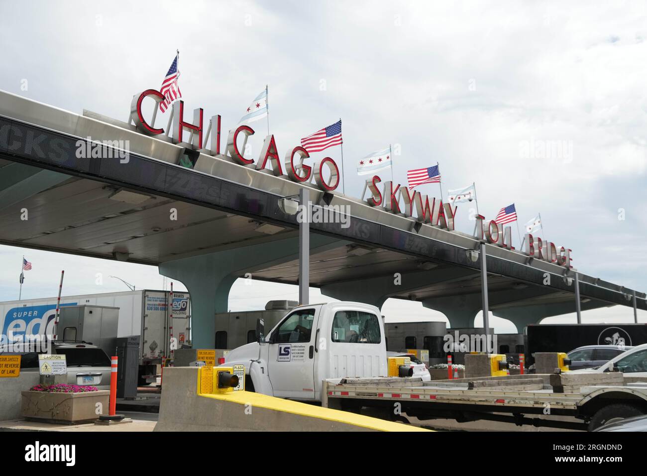 Motorists pass through the Chicago Skyway Toll Bridge plaza on the ...