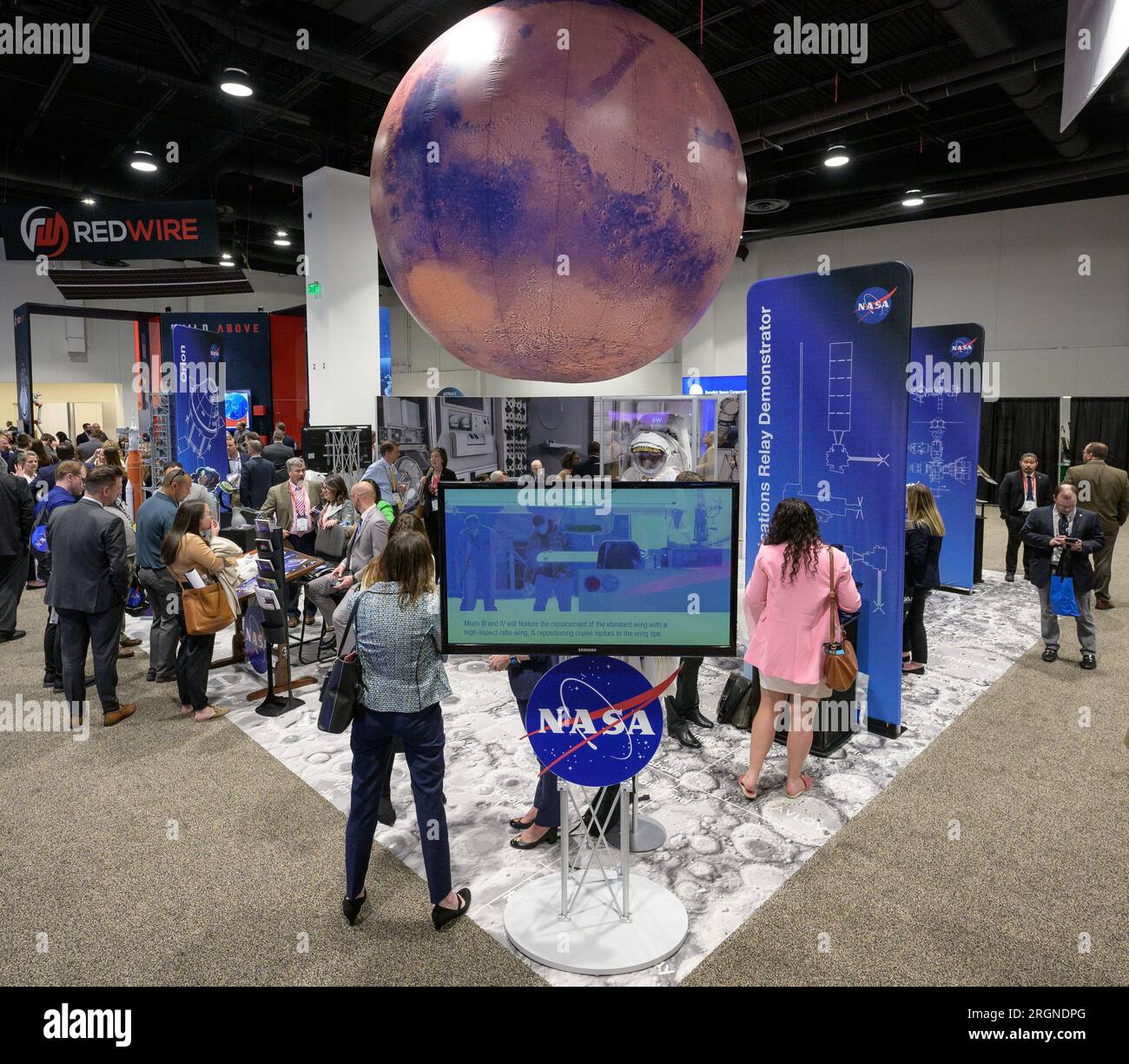 Reportage: 37th Space Symposium (2022) - Attendees visit the NASA ...