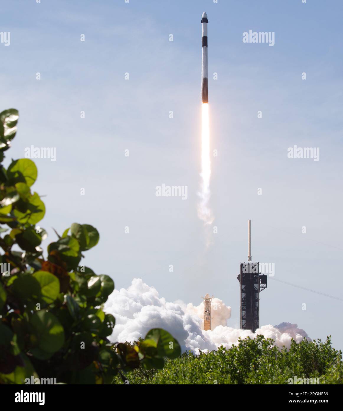 Axiom mission 1 launch hi-res stock photography and images - Alamy