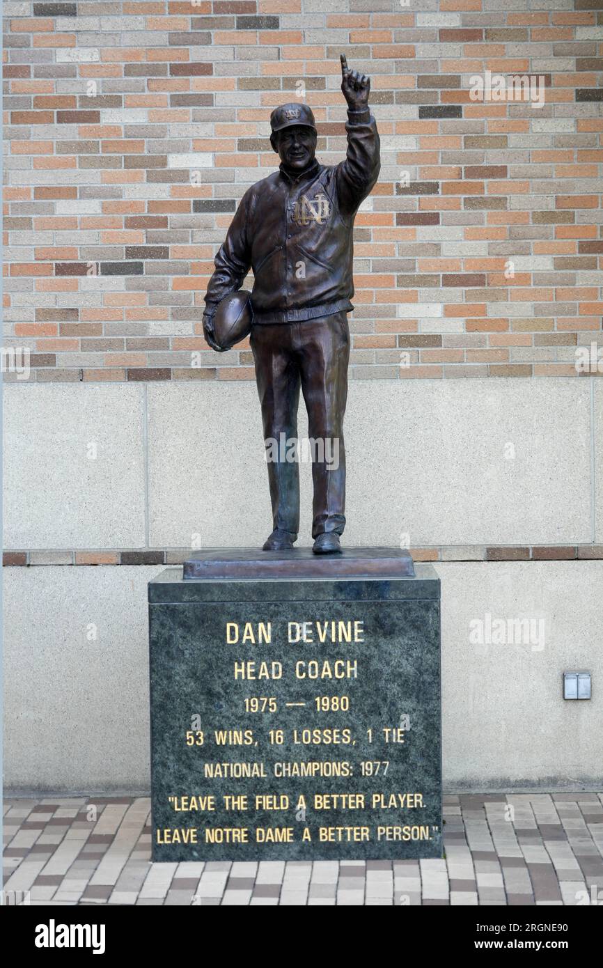 Statue of notre dame coach hi-res stock photography and images - Alamy