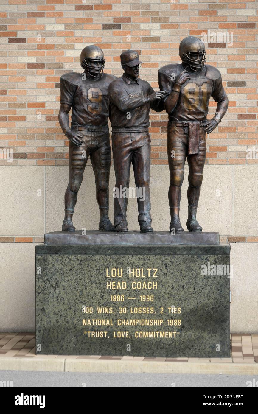 Statue of notre dame coach hi-res stock photography and images - Alamy