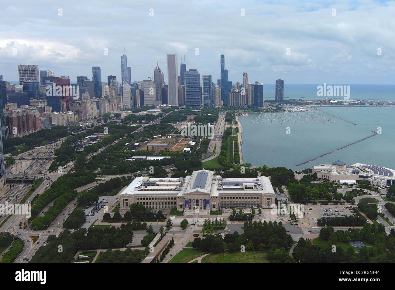 An aerial view field museum national history downtown skyline hi-res ...