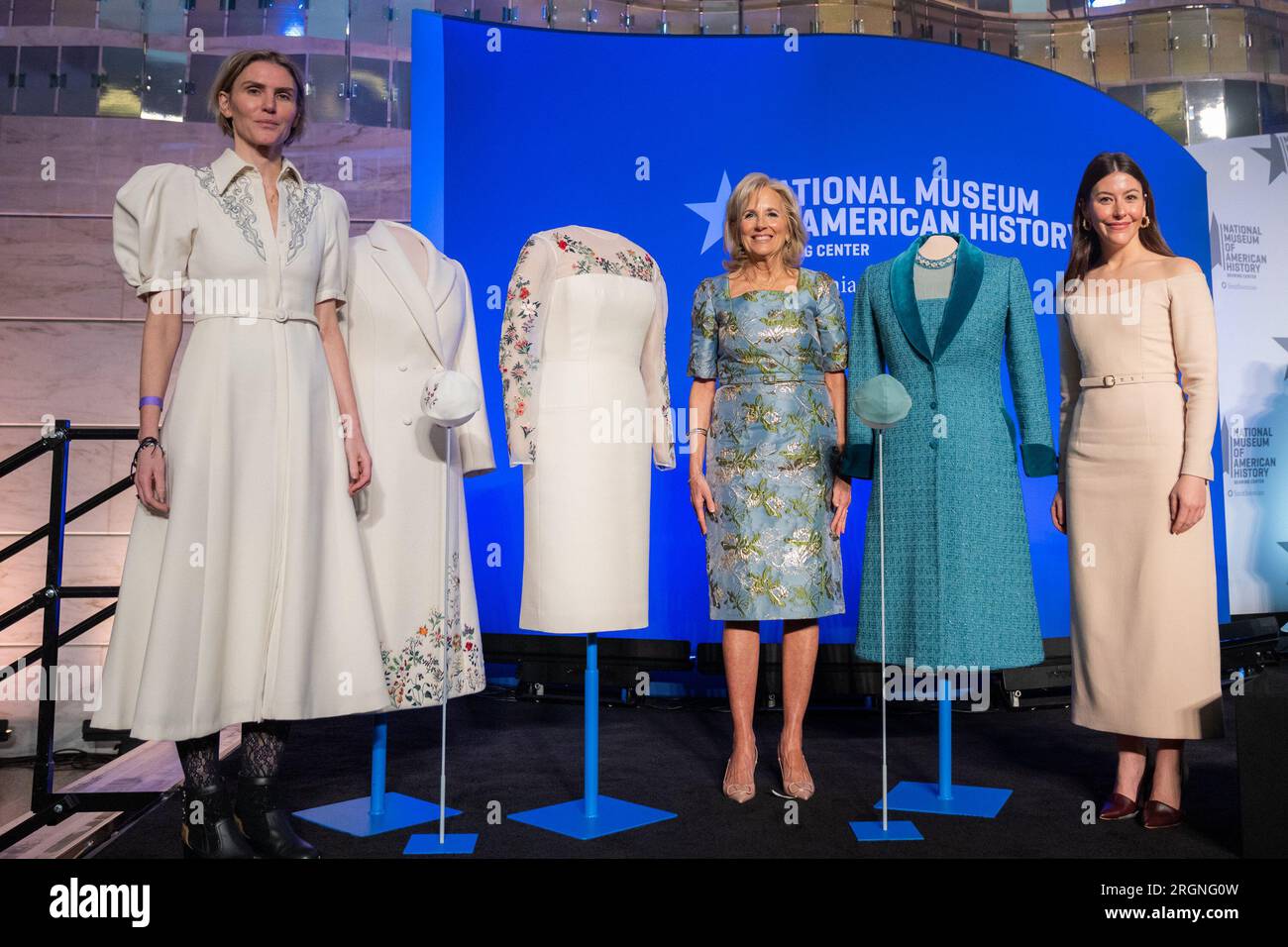Reportage: First Lady Jill Biden, joined by designers Gabriela Hearst ...