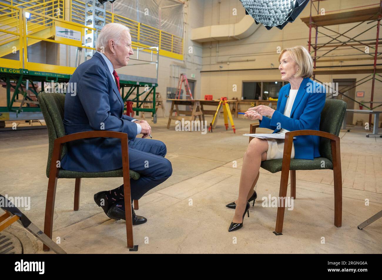 Interview with judy woodruff hi-res stock photography and images - Alamy