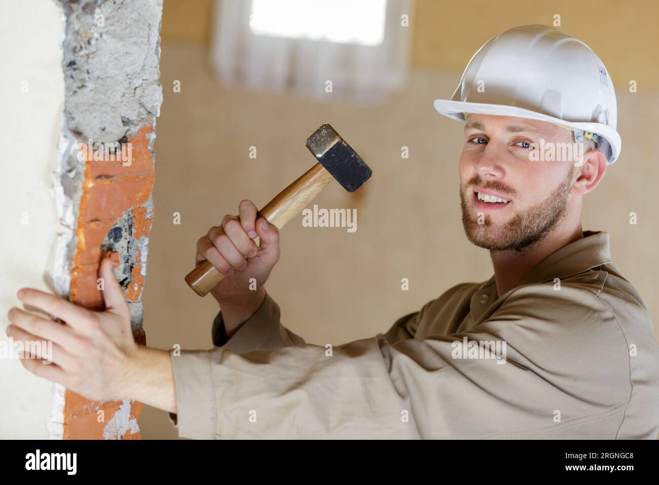 Builder hammer man hammers hi-res stock photography and images - Alamy