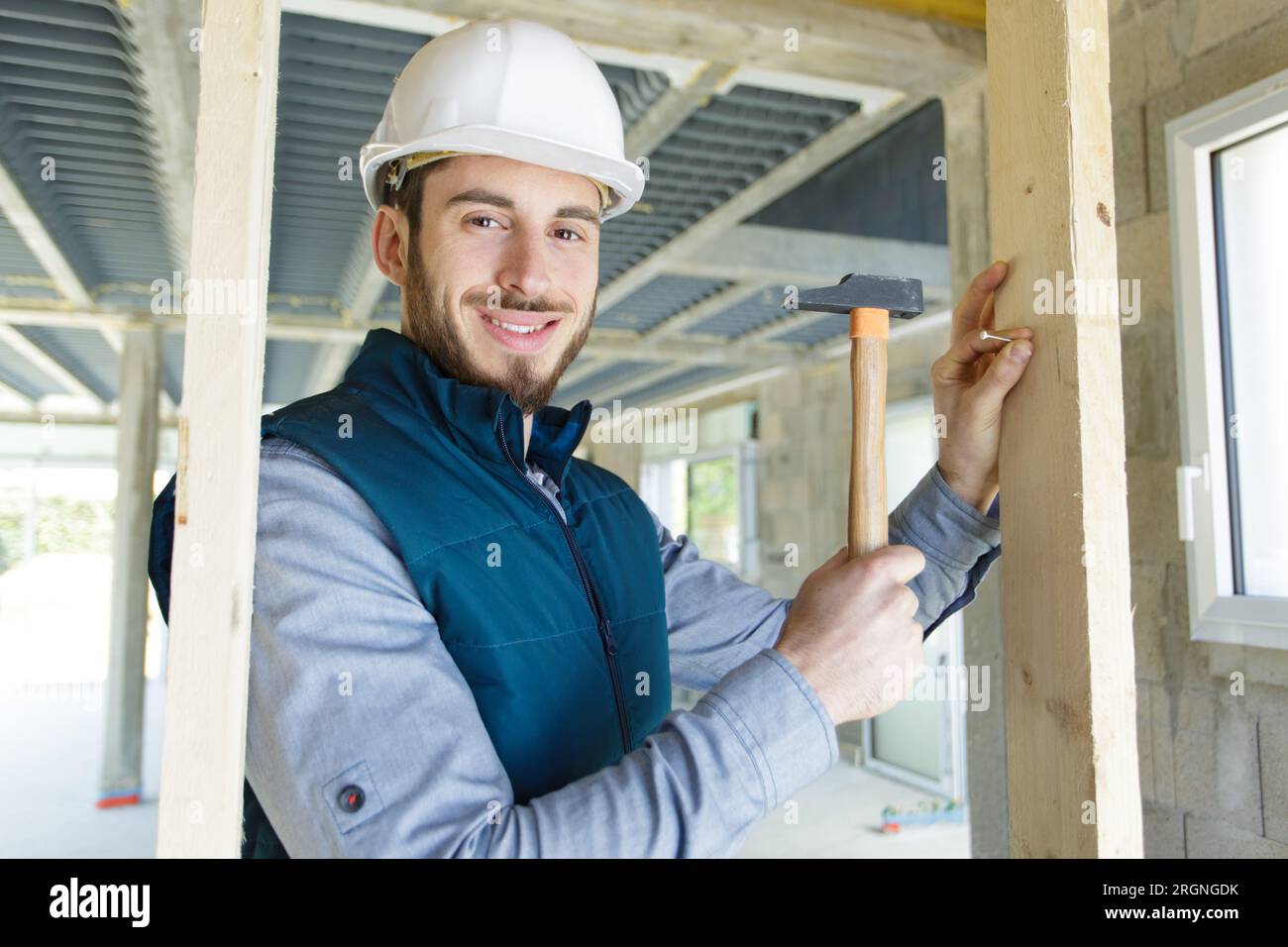 man building a house and working with hammer Stock Photo - Alamy
